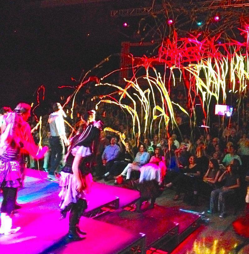 Confetti Streamers: Flashy Metallic+Tissue Layers Split Midair. USA ...